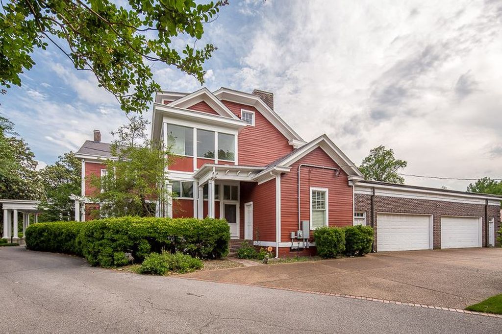 Sweet House Dreams: Clanlo Hall, 1853 Brick Colonial in Memphis, Tennessee