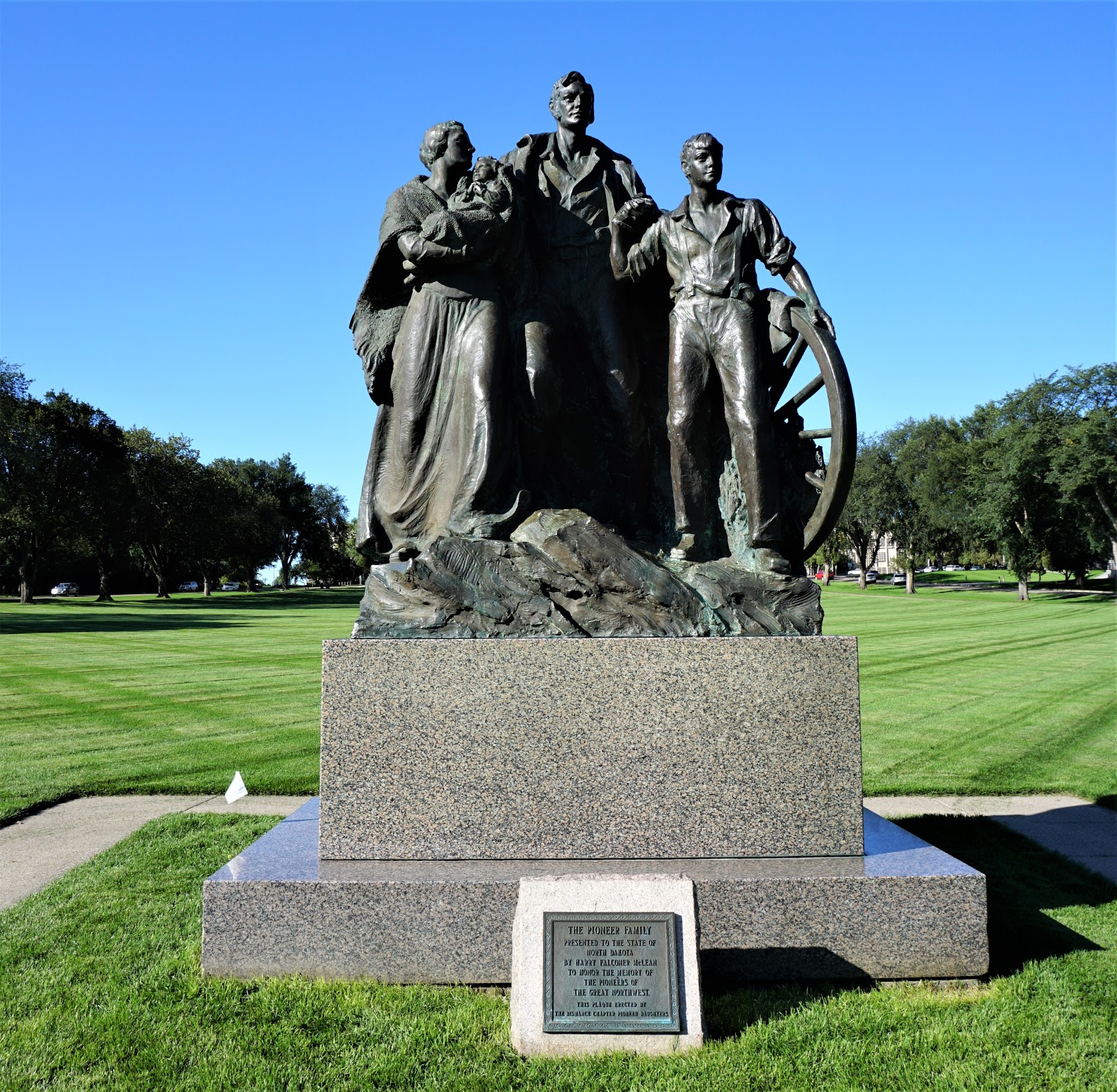 Souvenir Chronicles: NORTH DAKOTA, BISMARCK: STATE CAPITOL BUILDING