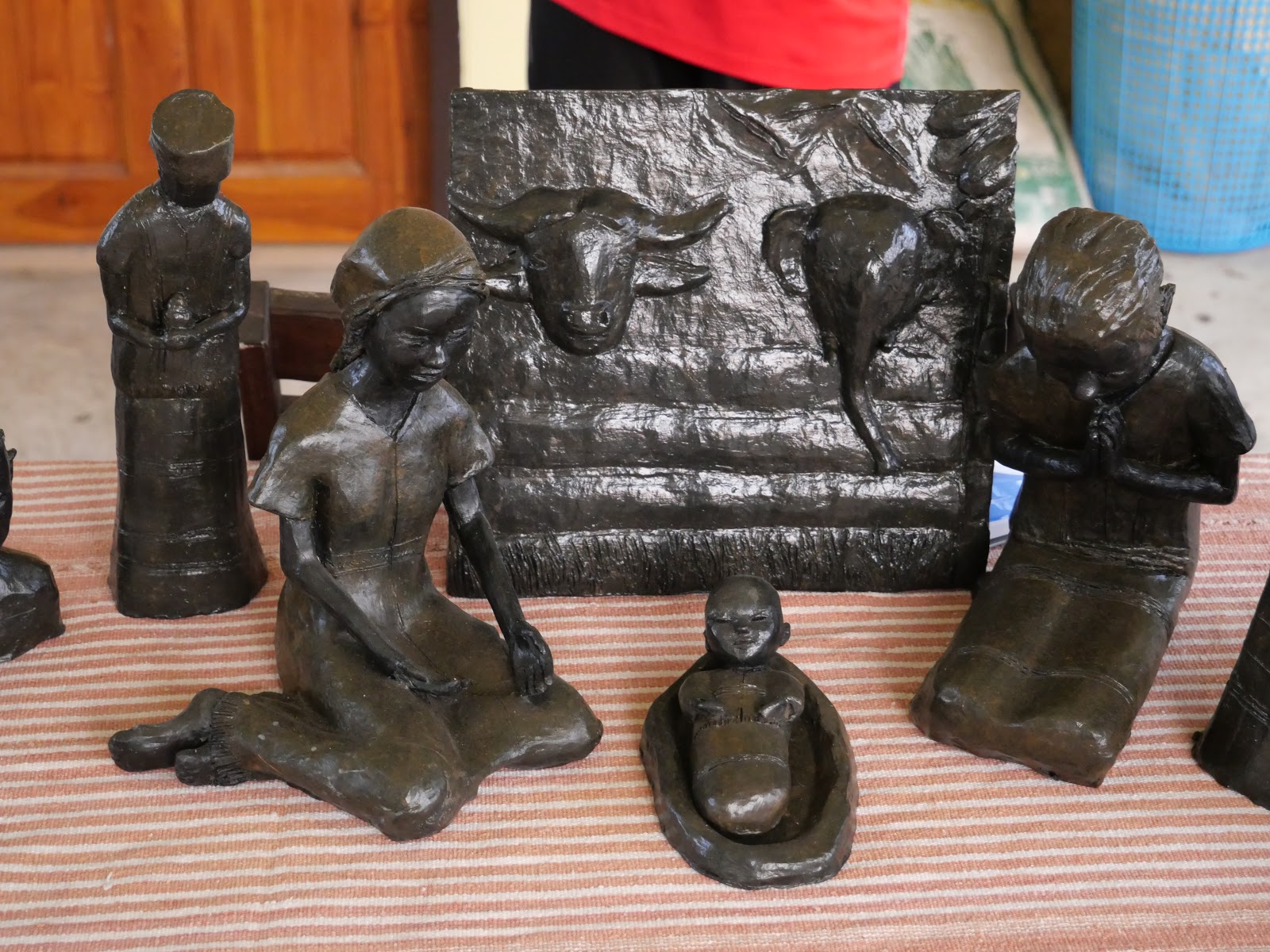 Une crèche en argile pour Mae Tan