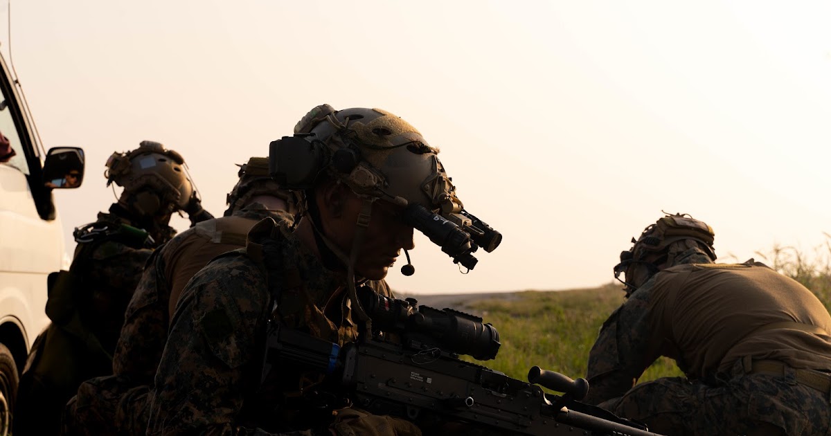 SNAFU!: U.S. Marines with 3d Reconnaissance Battalion, 3d Marine ...