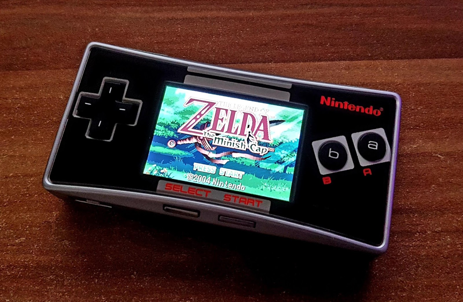 Game Boy micro: 15 anos do lançamento do último membro da família ...
