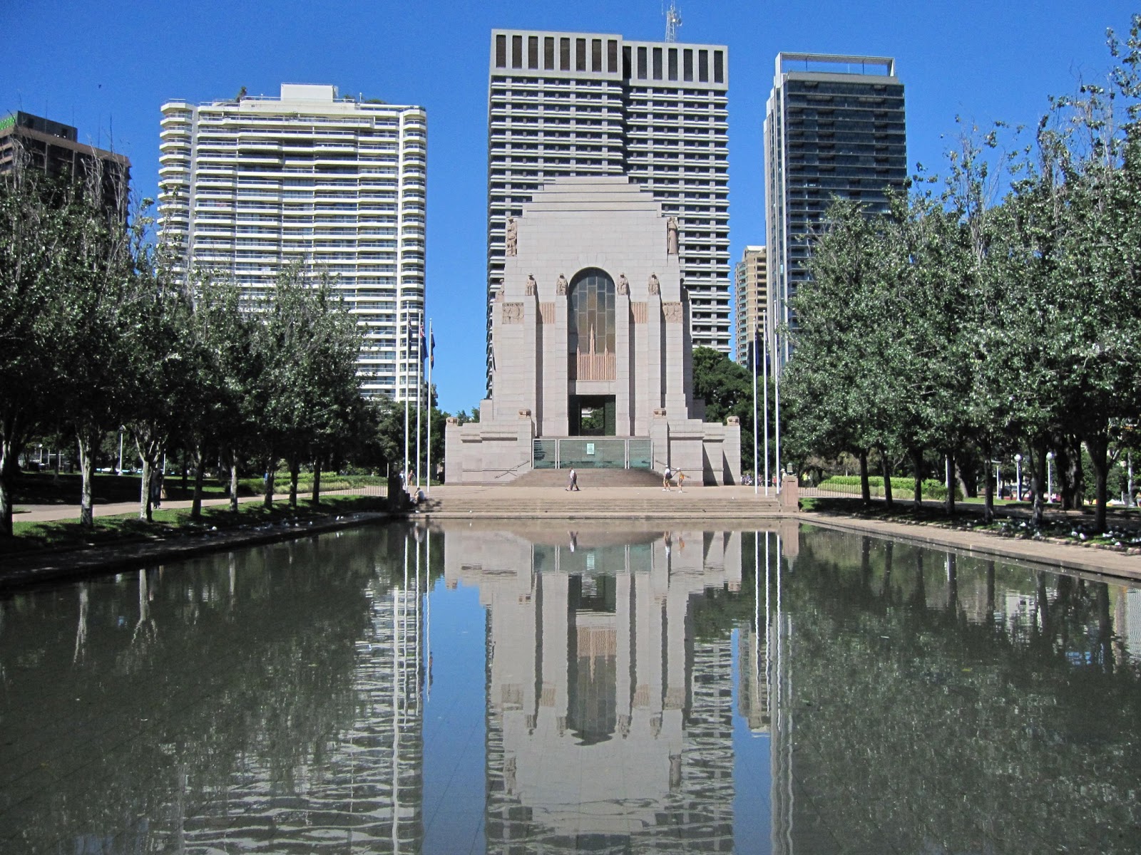Sydney - City and Suburbs: Anzac War Memorial, Pool of Reflection