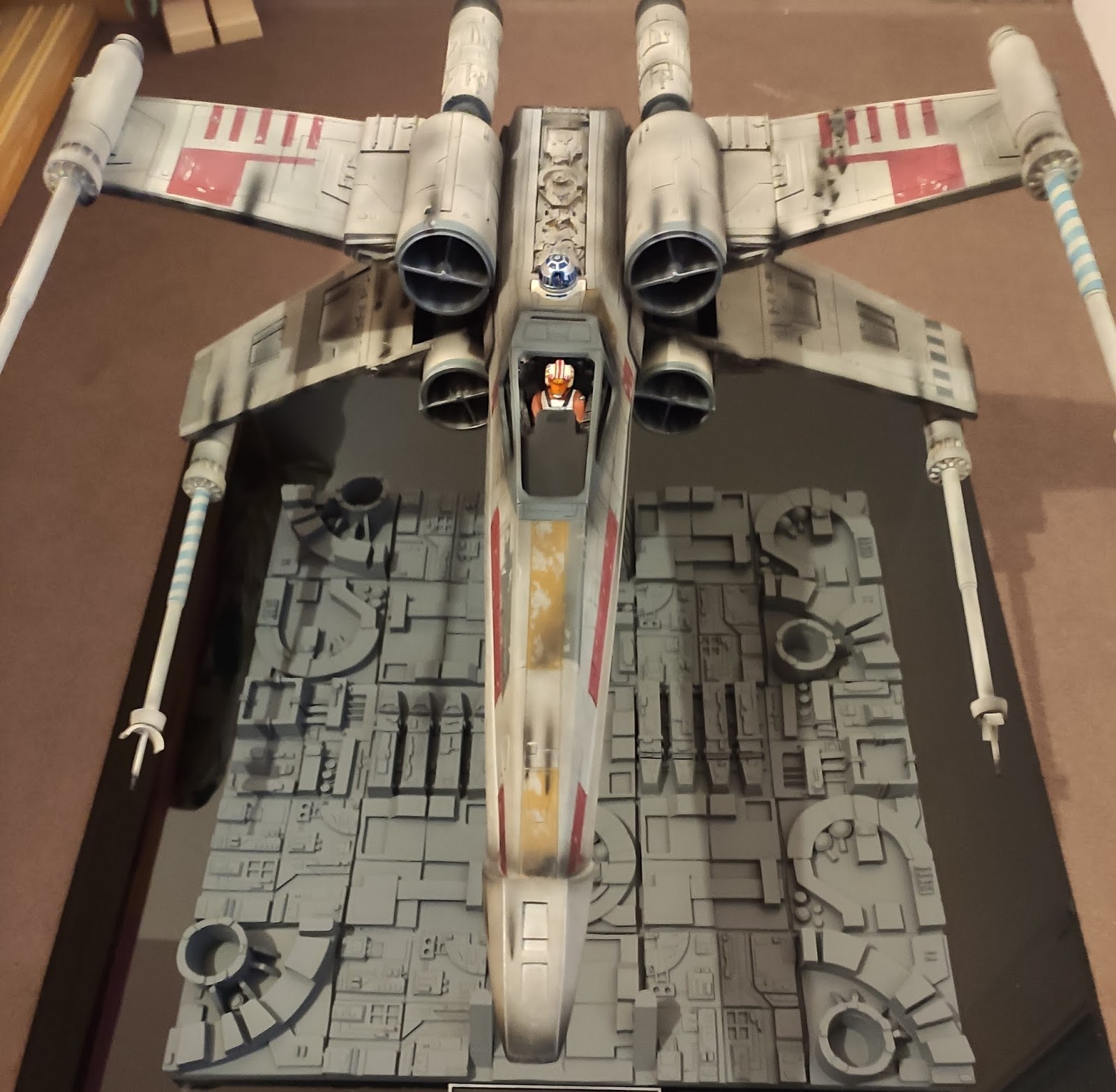 THE ICONS AUTHENTIC REPLICAS MUSEUM: Icons X-wing Fighter