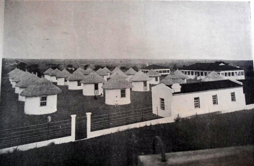 Edifícios rurais do sector da saúde nos anos 50 - Chibuto, Bela Vista e ...