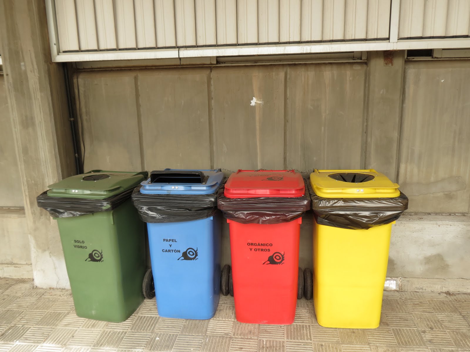 IDENTIFICACIÓN CUBOS RECICLAJE DEL CENTRO | COMITÉ MEDIOAMBIENTAL DEL ...