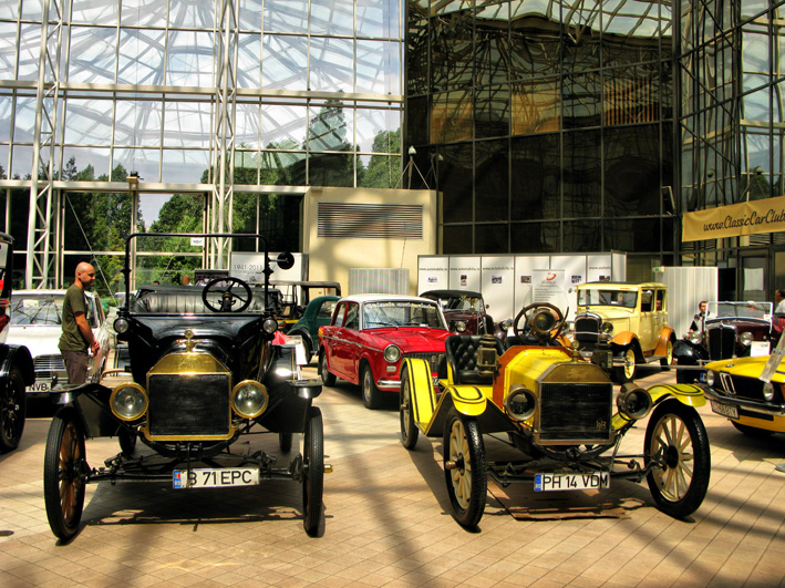FOTOGRAFII DIN BUCURESTI: World Trade Center - BUCHAREST CLASSIC CAR SHOW