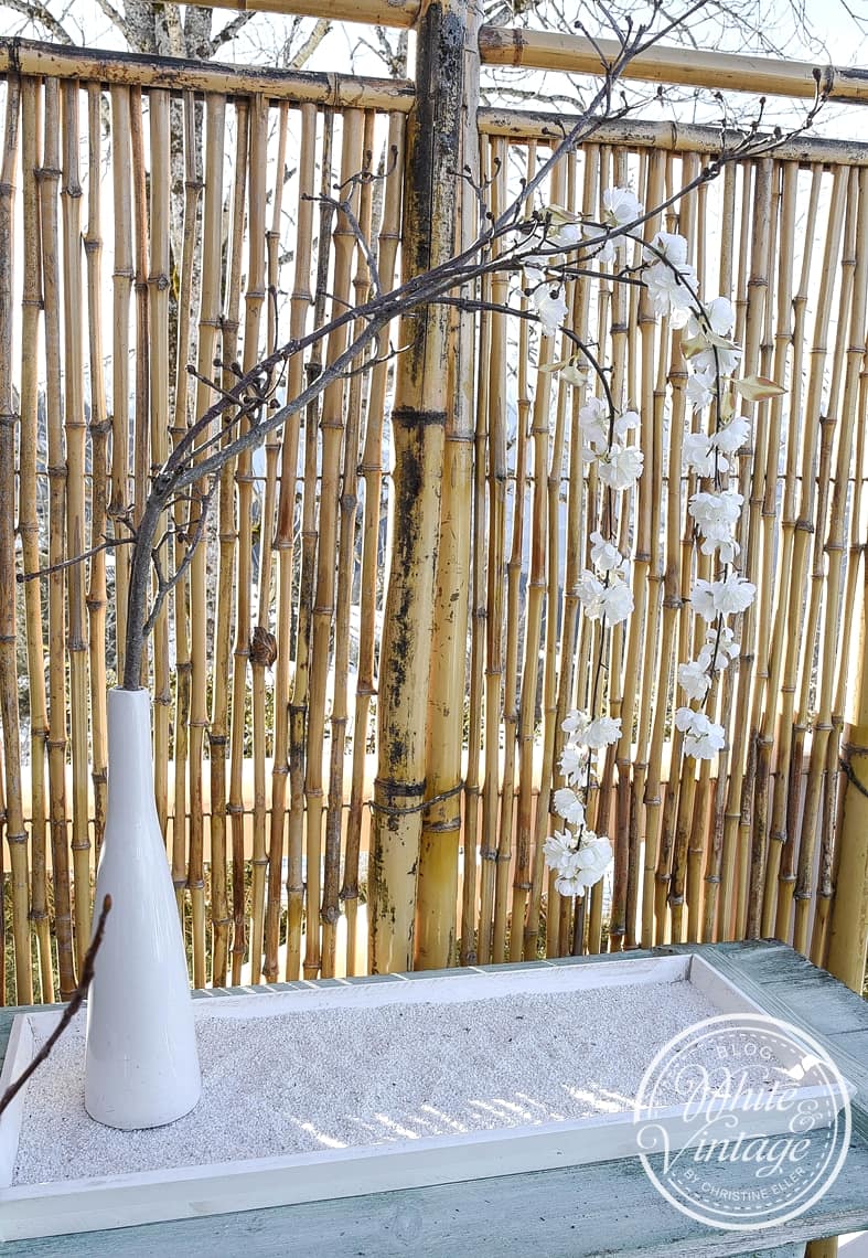 Wie du mit Zweigen und Ästen ein Dekotablett frühlingshaft gestalten ...