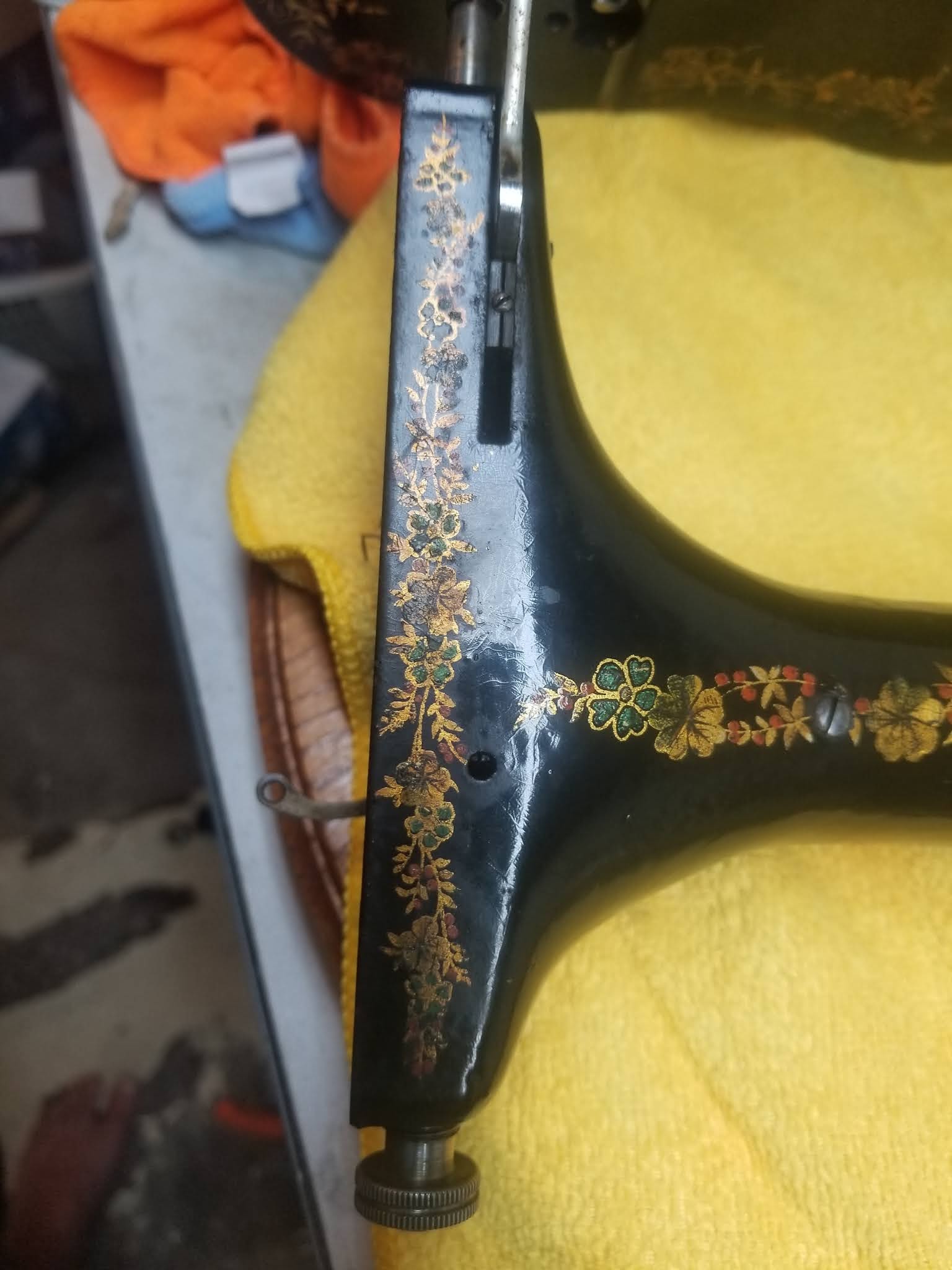 Selby Sewing Machines: 1889 Singer VS2 with Floral Decals