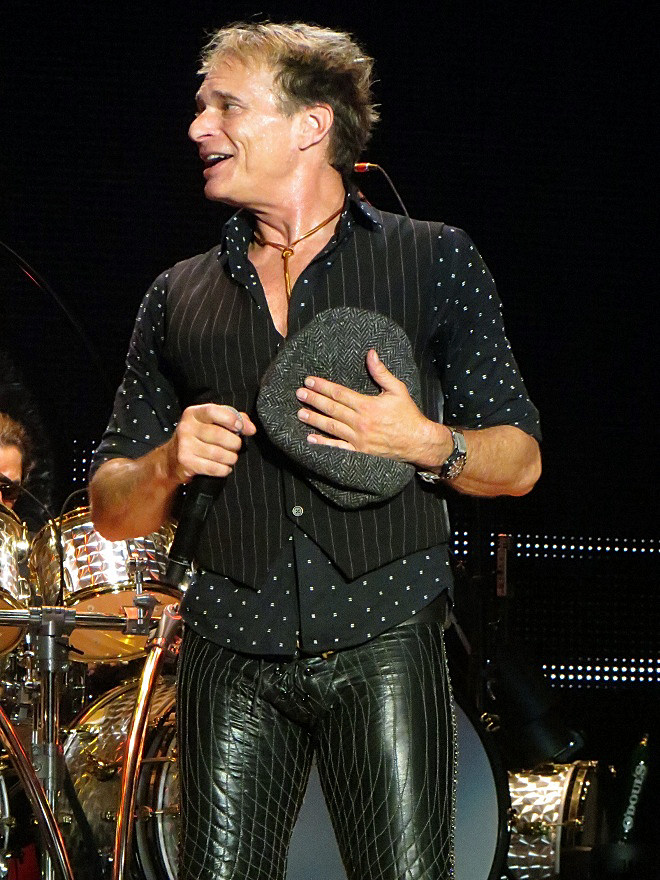 WHAT A TEMPER!: VAN HALEN STORMS THE ALAMO