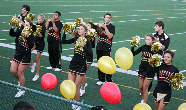 Winnetonka Cheer: Winnetonka Friday Night Football Games