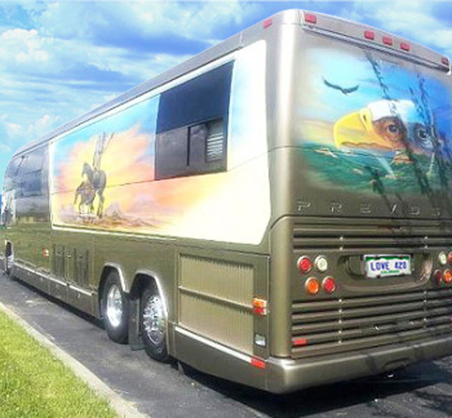 Farce the Music: Willie's Bus: A Closer Look