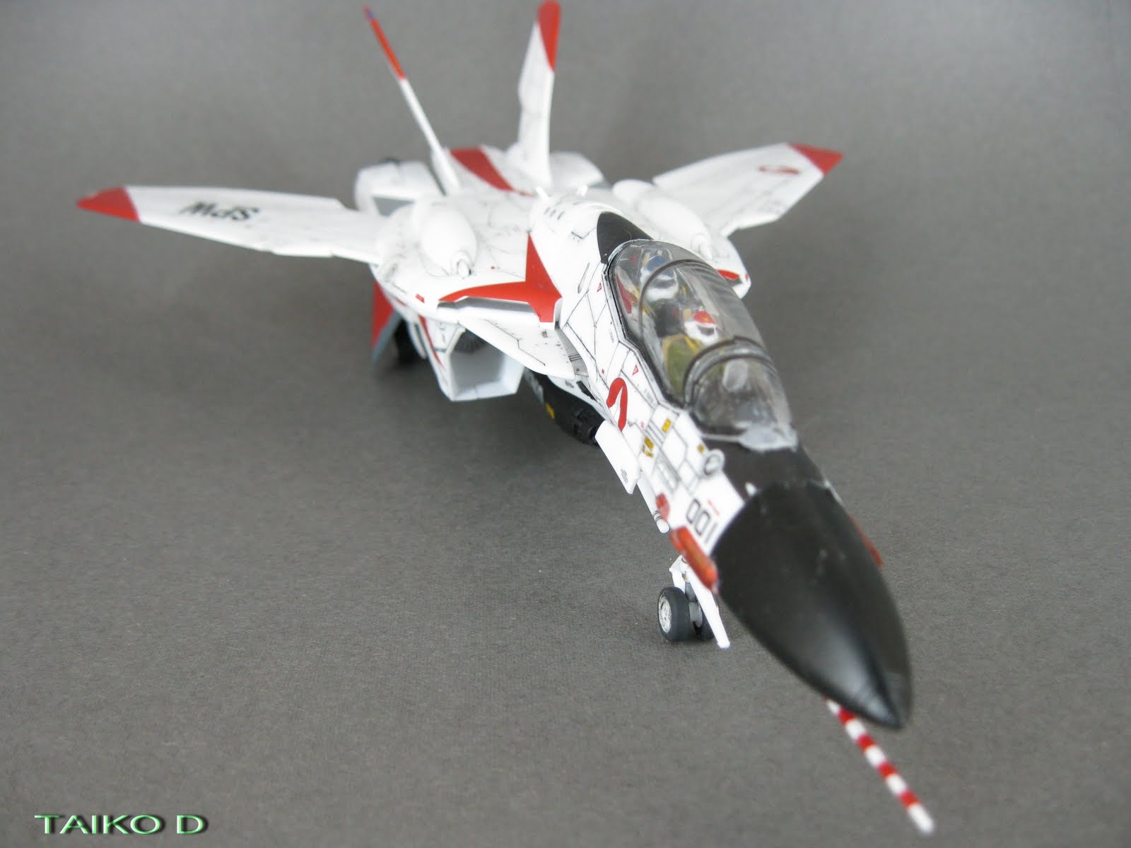 TOY ADDICT ZONE: MACROSS ZERO : 1/72 VF-0B