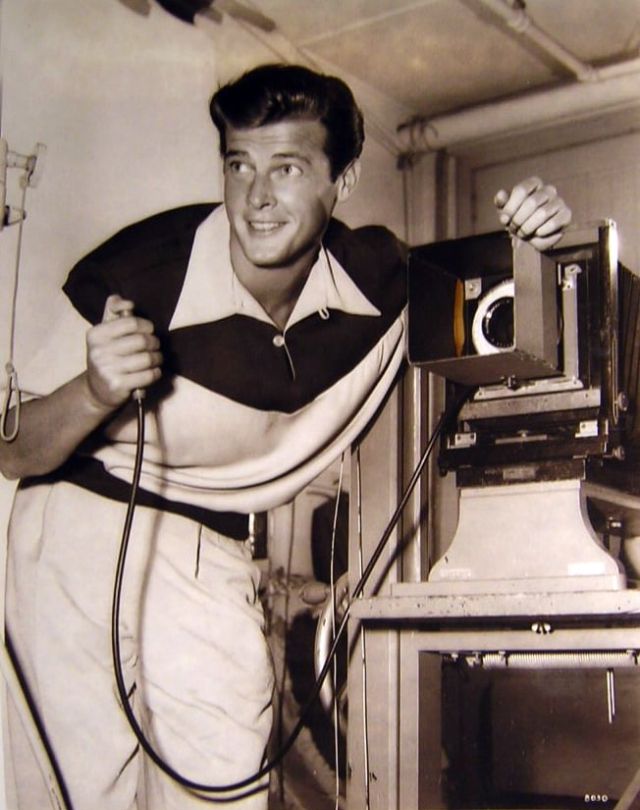50 Handsome Photos of Legendary James Bond Star Roger Moore From ...