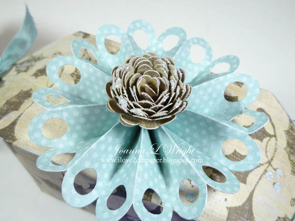 i love 2 cut paper: Cracker Favor Boxes - table laid!
