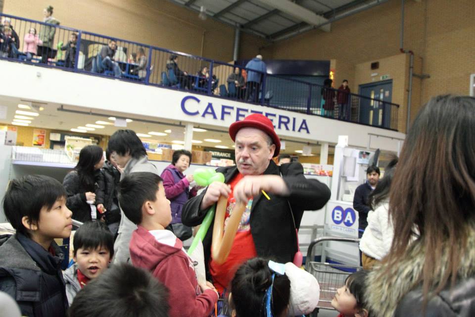 Tony Balloonman Entertainer: Who's Tony Balloonman? AKA anthony Gillard