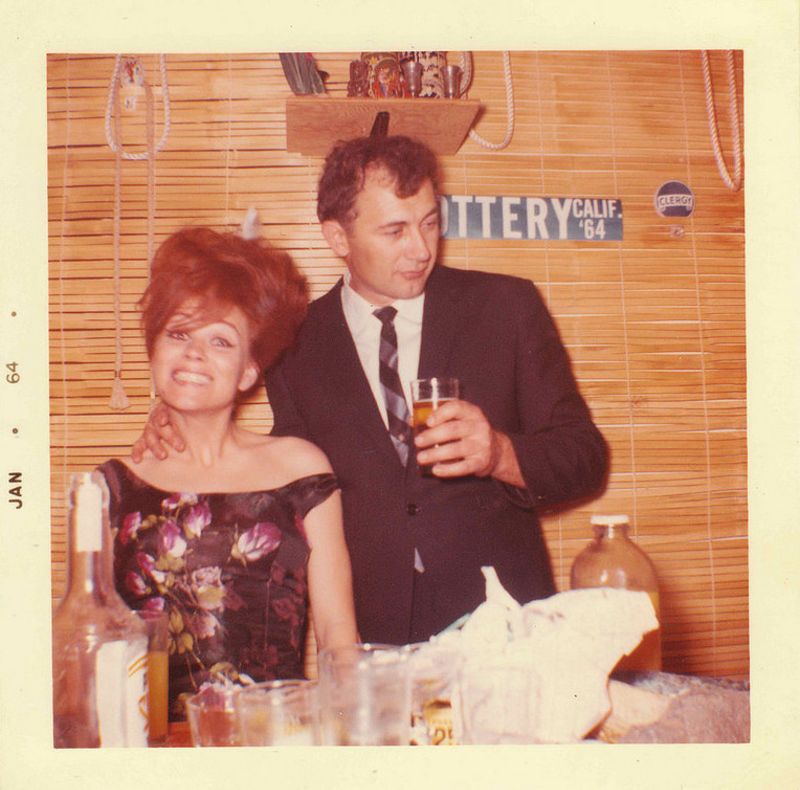 40 Vintage Photos of People Drinking in the Mid-20th Century | Vintage ...