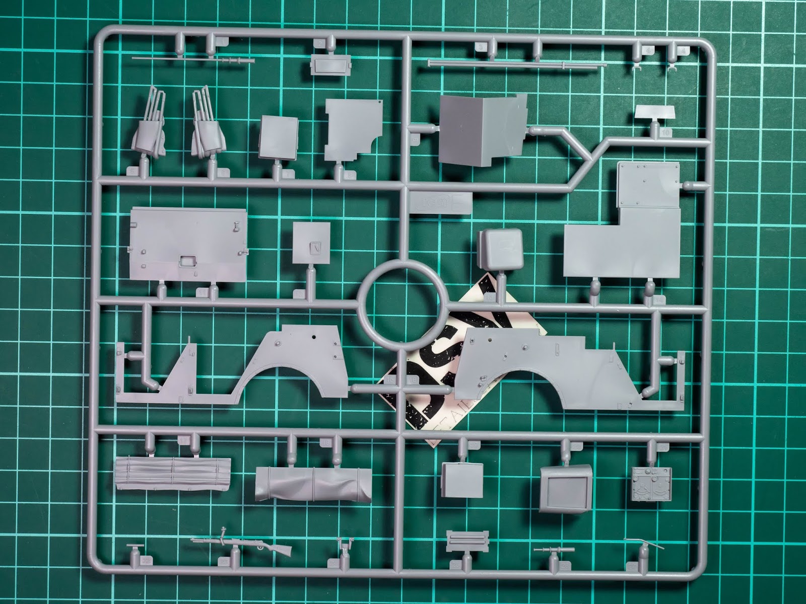ICM 1/35 le.gl.Einheitz.Pkw Kfz.2 (35583) - DetailScaleView