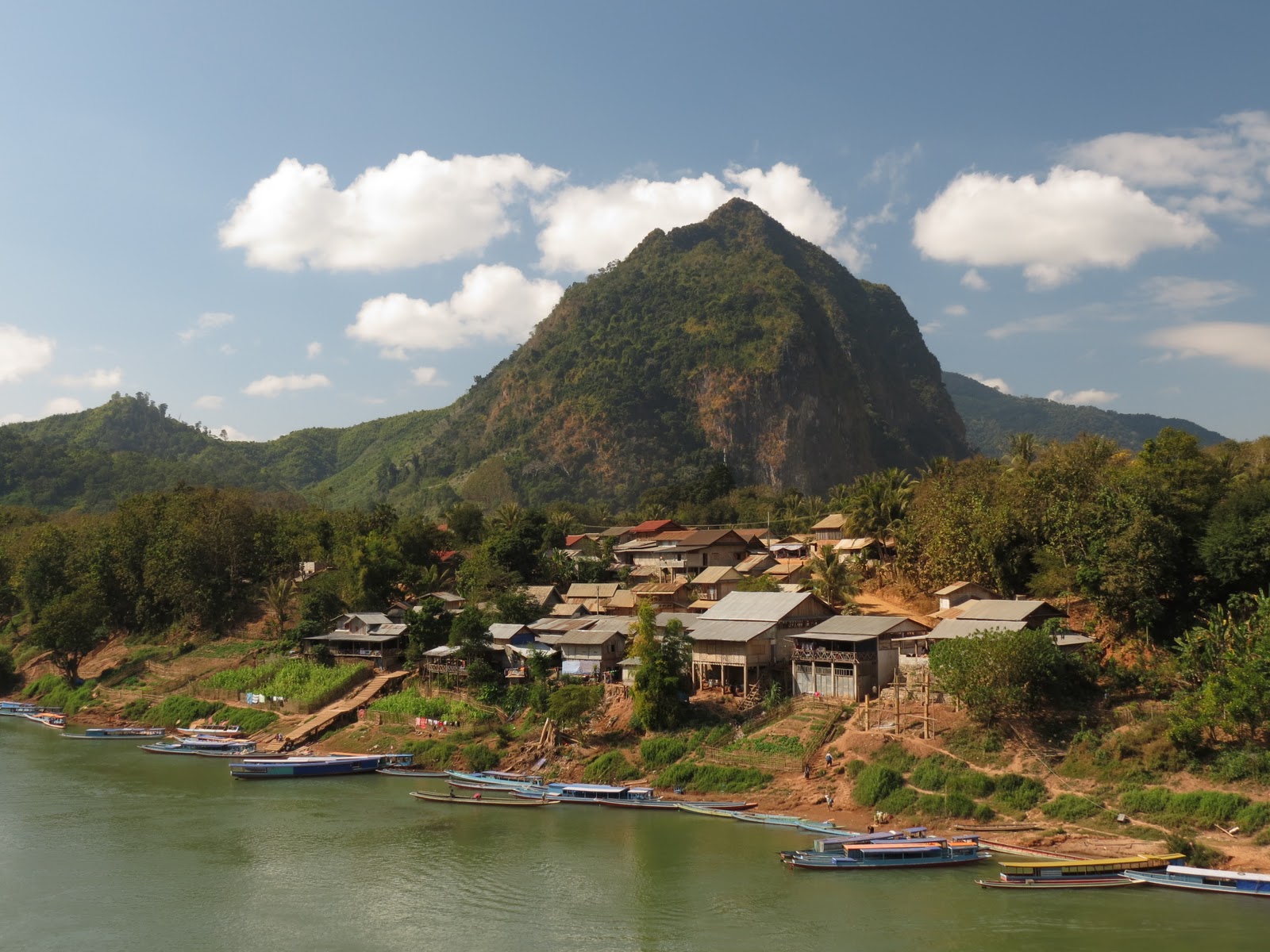 James in ViÊt Nam: Nong Khiaw