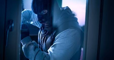 Cara a cara con un ladrón en su casa