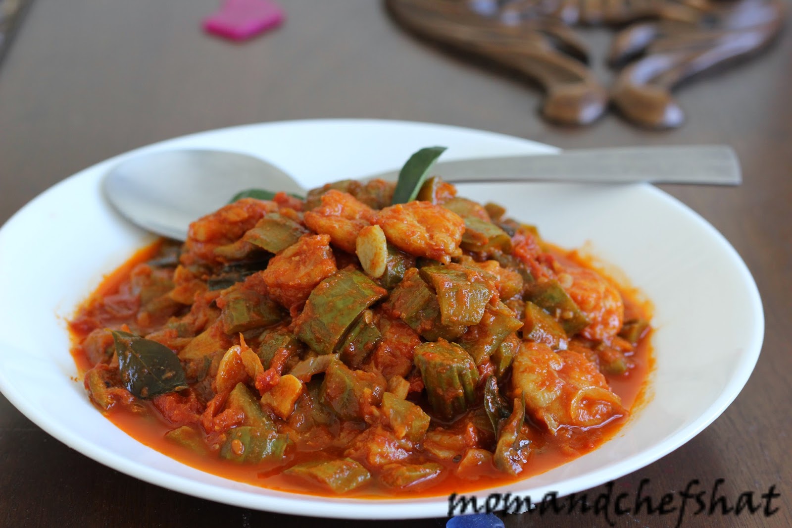 Cooking in mommy's shoes: Peechinga Chemeen Ularthu/Ridge gourd with ...