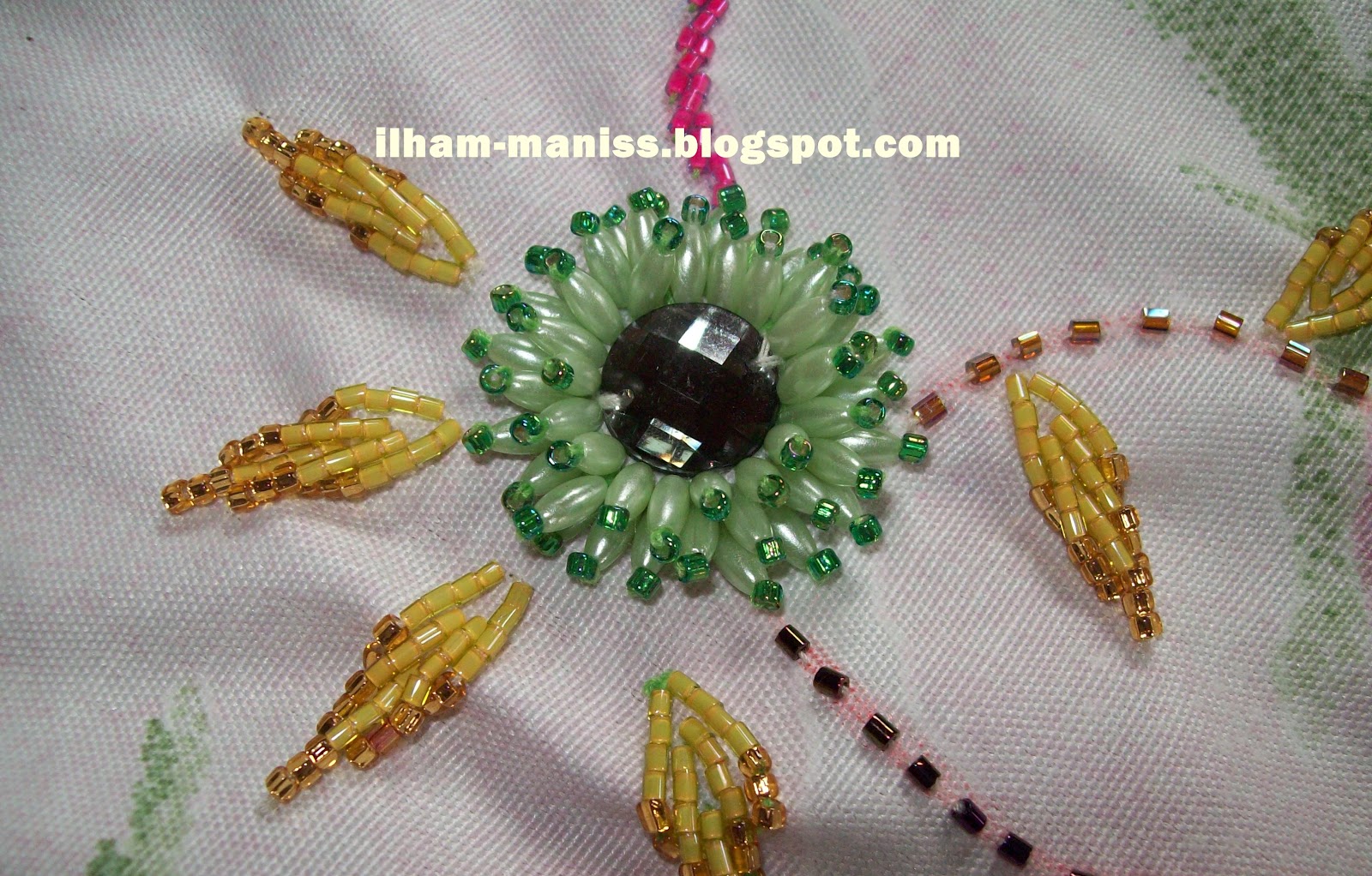 Kolaborasi Seni dan Kreativiti: Jahitan Manik di Kain Perca