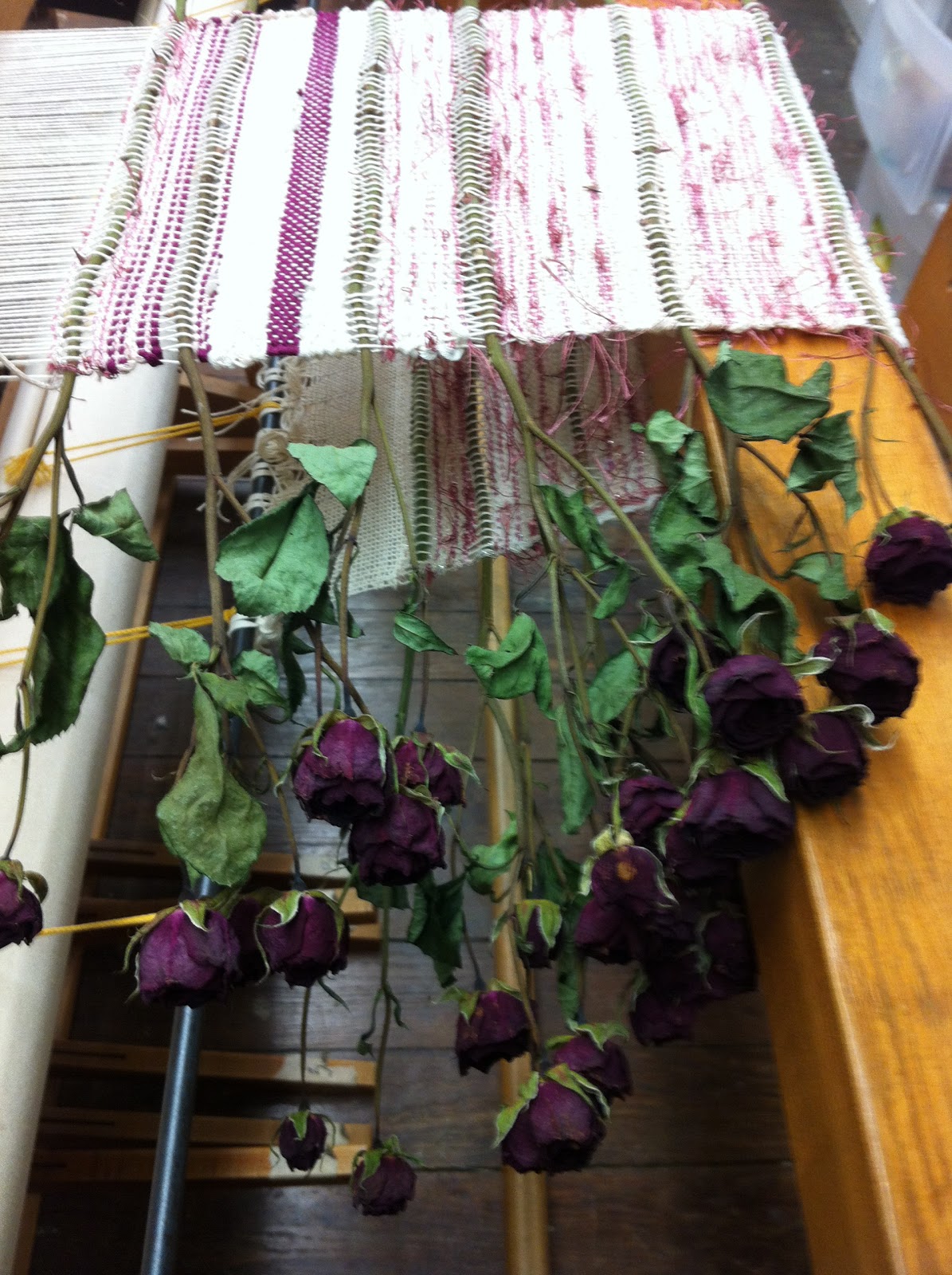 Dörte Weber: Weaving with roses finished