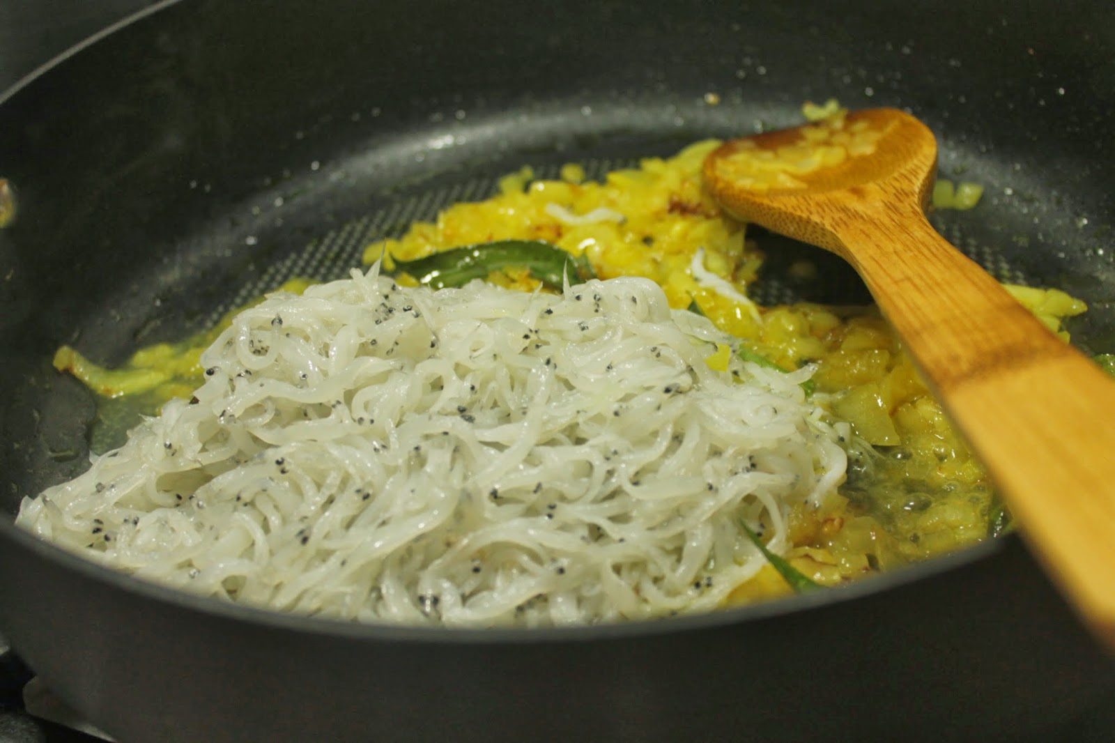 VineelaSiva: Cheerameenu koora/Cheeramenu fish curry/Silver fish curry