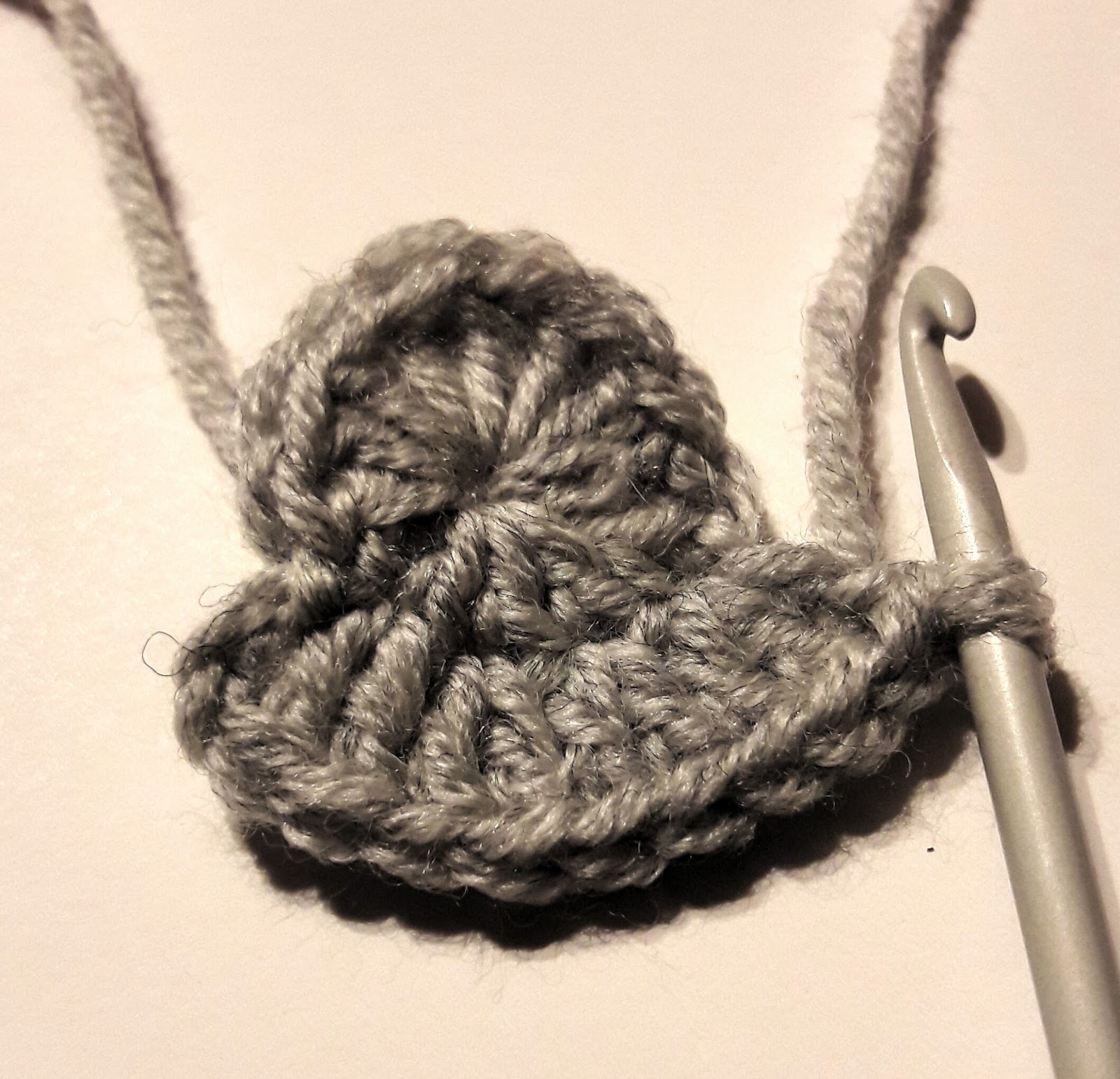 Made by me: Heklet engel med oppskrift