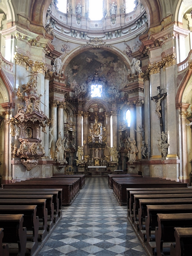 Moois van ' M(i)e': Praag: de Sint-Nicolaaskerk