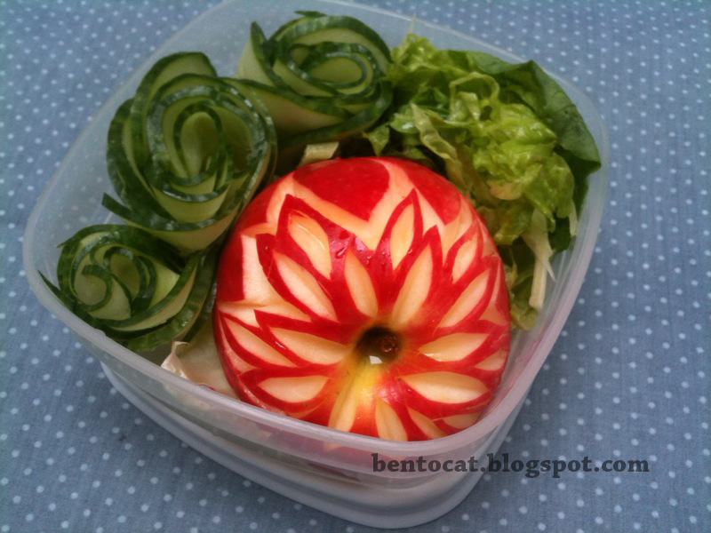 Adventures of Bento Cat: Bento Apple Cucumber Lettuce meat-free
