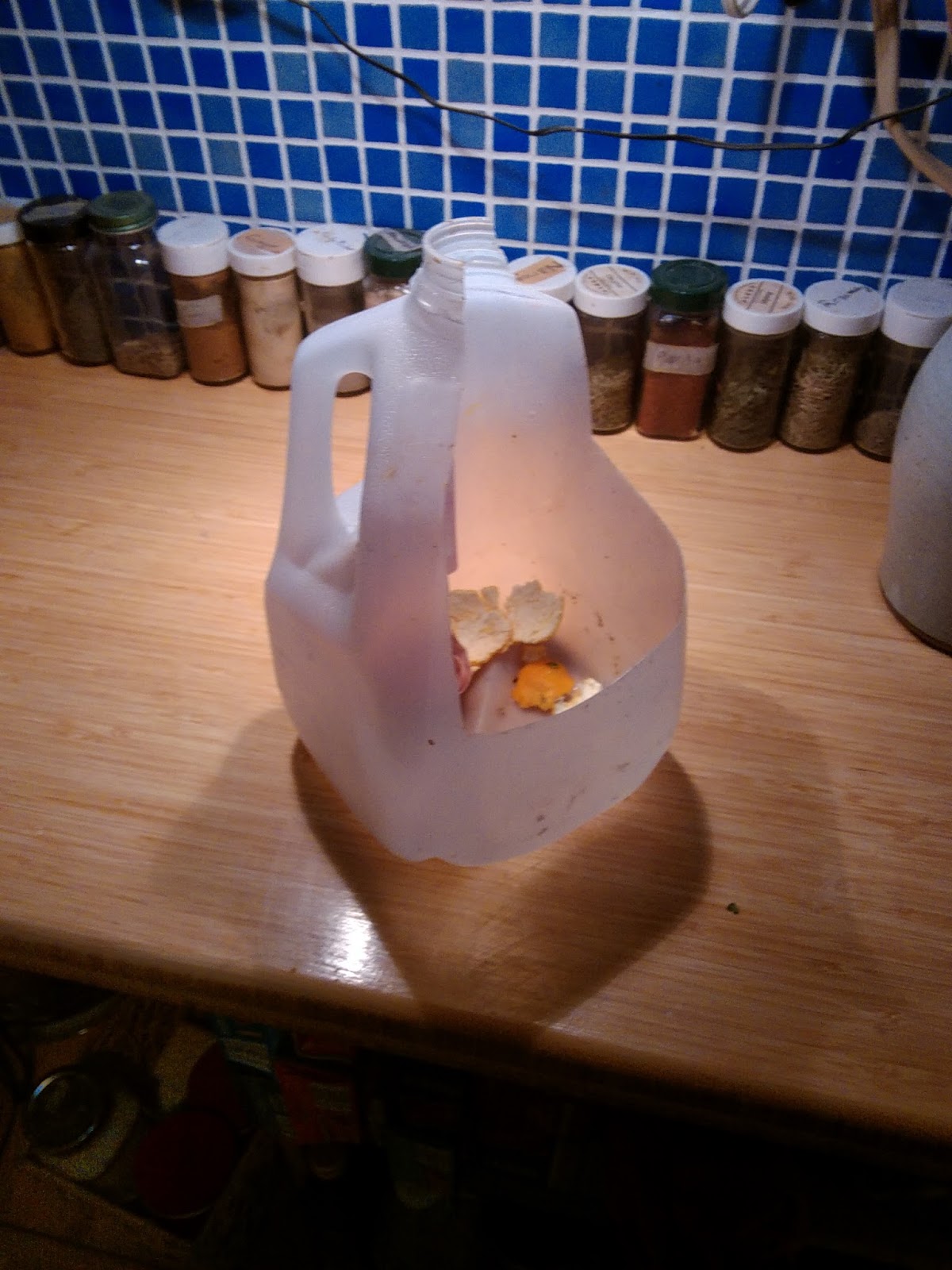 green and frugal home: Homemade kitchen compost bucket