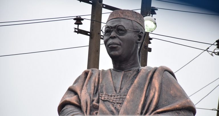 LOOTING OUR HEROES PAST: Awolowo’s glasses stolen from statue in Lagos ...