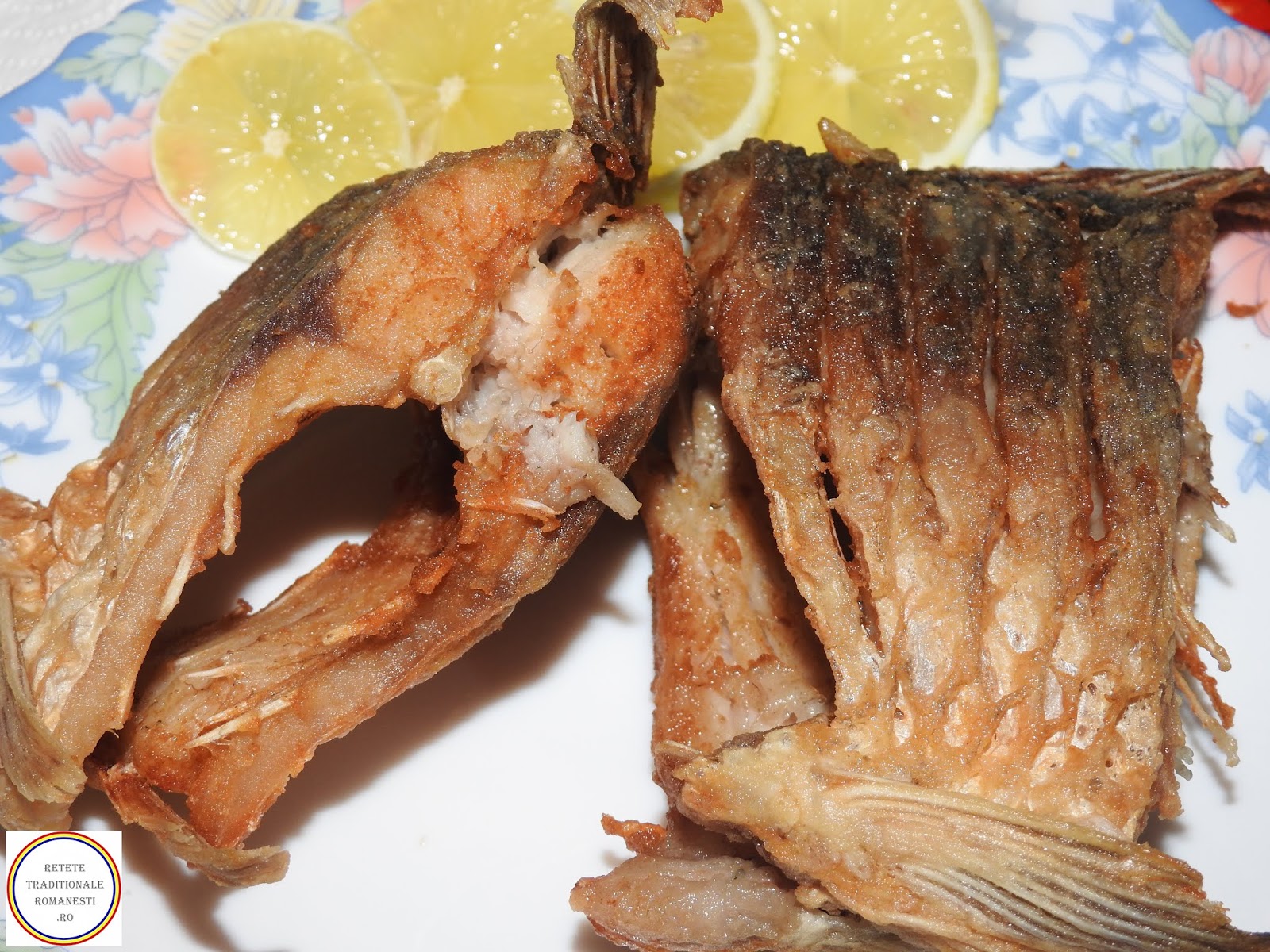 Retetetraditionaleromanesti.ro: Peste prajit cu mujdei si mamaliga