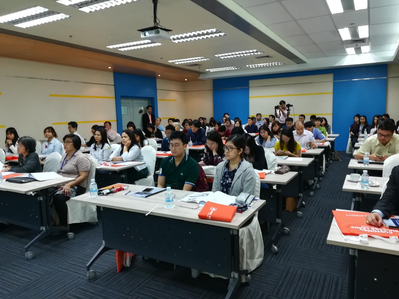 メタボロミクスの華麗なる一族: NCTC, NSTDAで講演