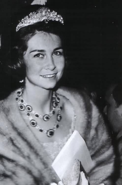 Arrayed in Gold: Current European Queens