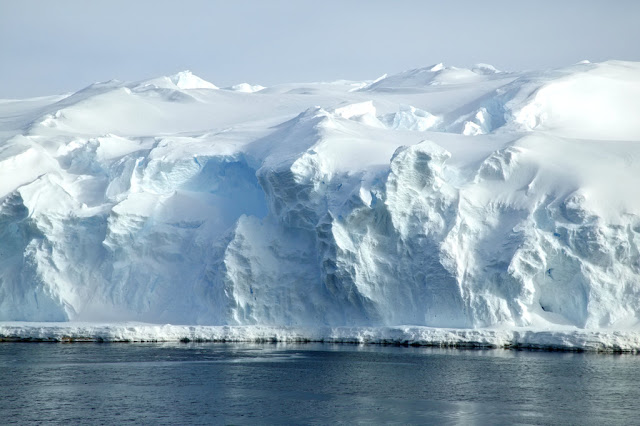 .: A massive iceberg is about to split off from Antarctica