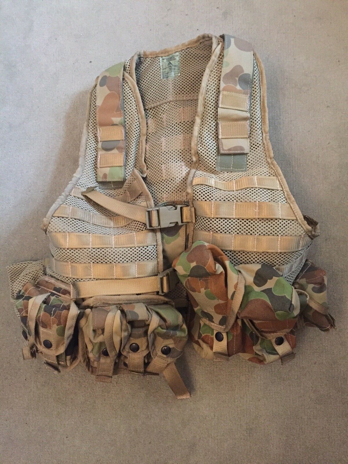 Webbingbabel: Australian Army - DPCU LAND 125 VEST MOLLE