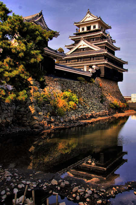 More glimpses of unfamiliar Japan: Nakatsu Castle