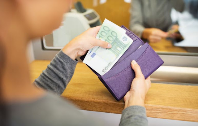 Bootstrap Business: How To Exchange Currency: Online vs In-Store