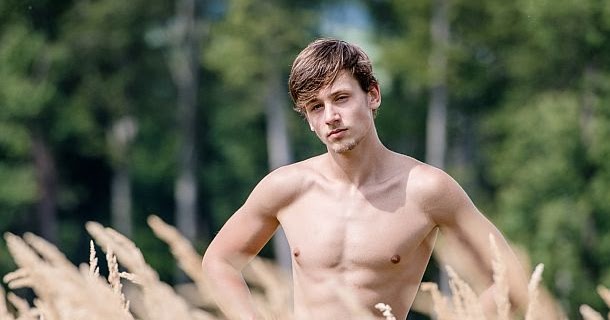 Favorite Hunks & Other Things: David's Debut