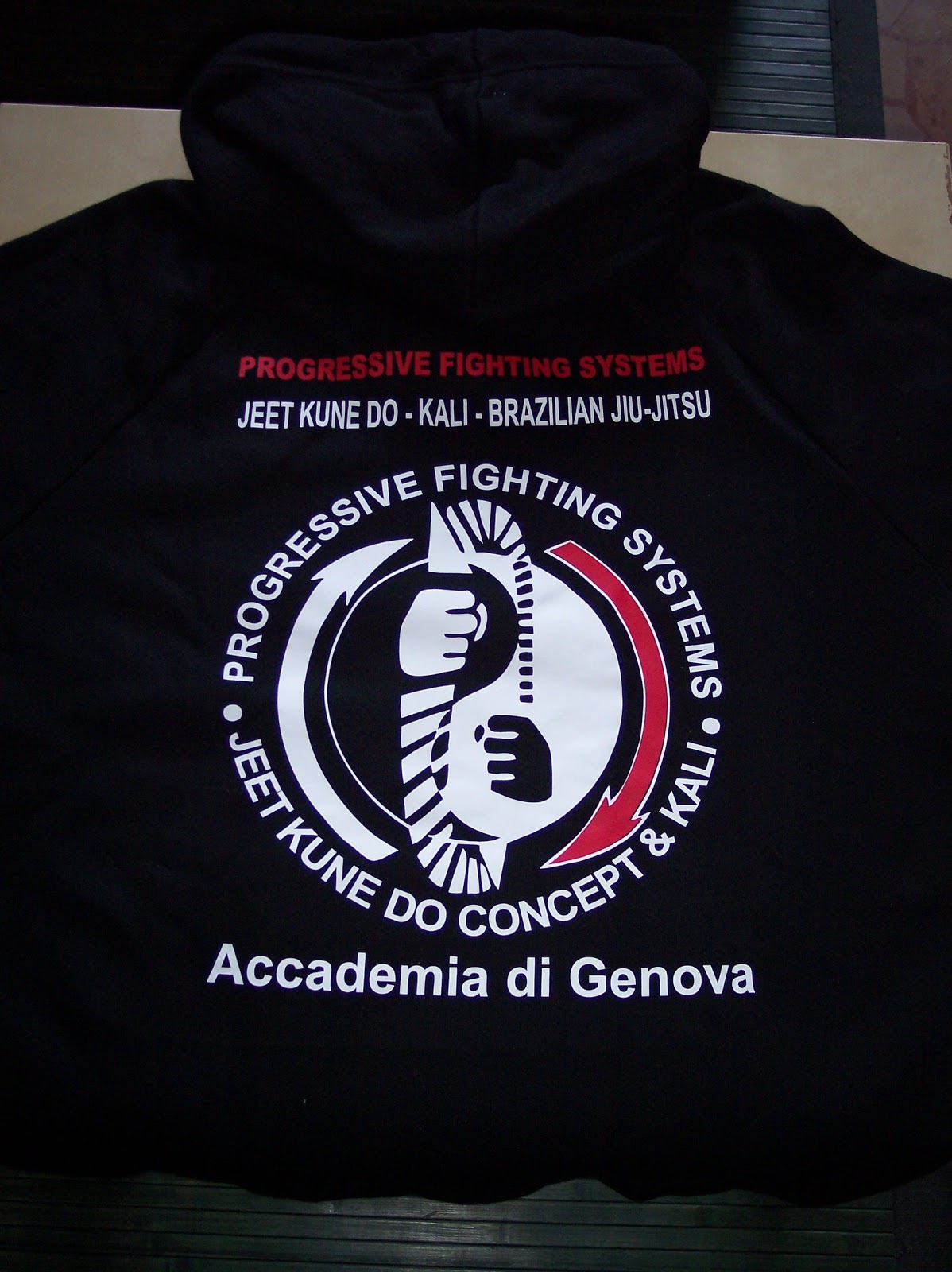 Progressive Fighting Systems Genova: L'abbigliamento
