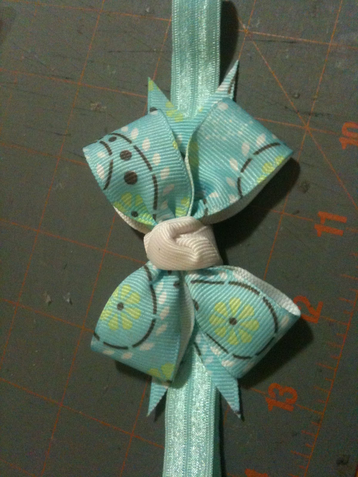 Shumway Family Blahhhg: Baby Shower Bows.....