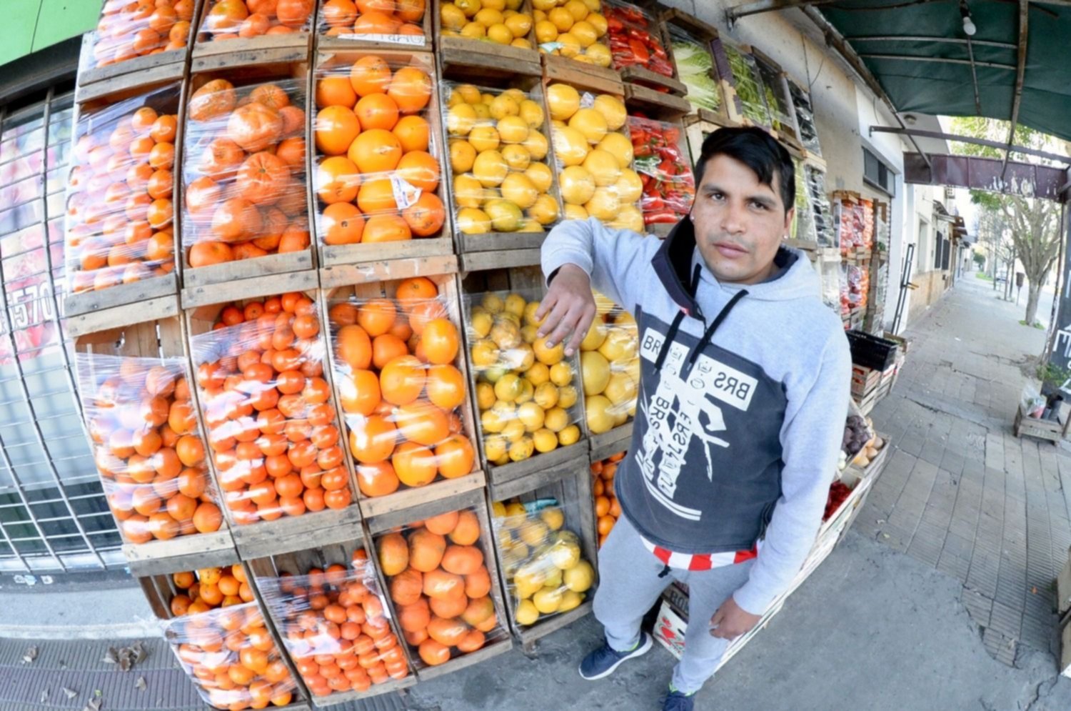 EJEMPLO: Verdulero de La Plata guardó un mes una cartera con 500.000 ...