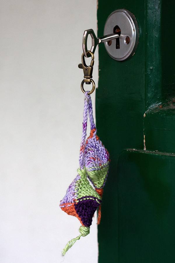 rRradionica: Hand knitted keychain
