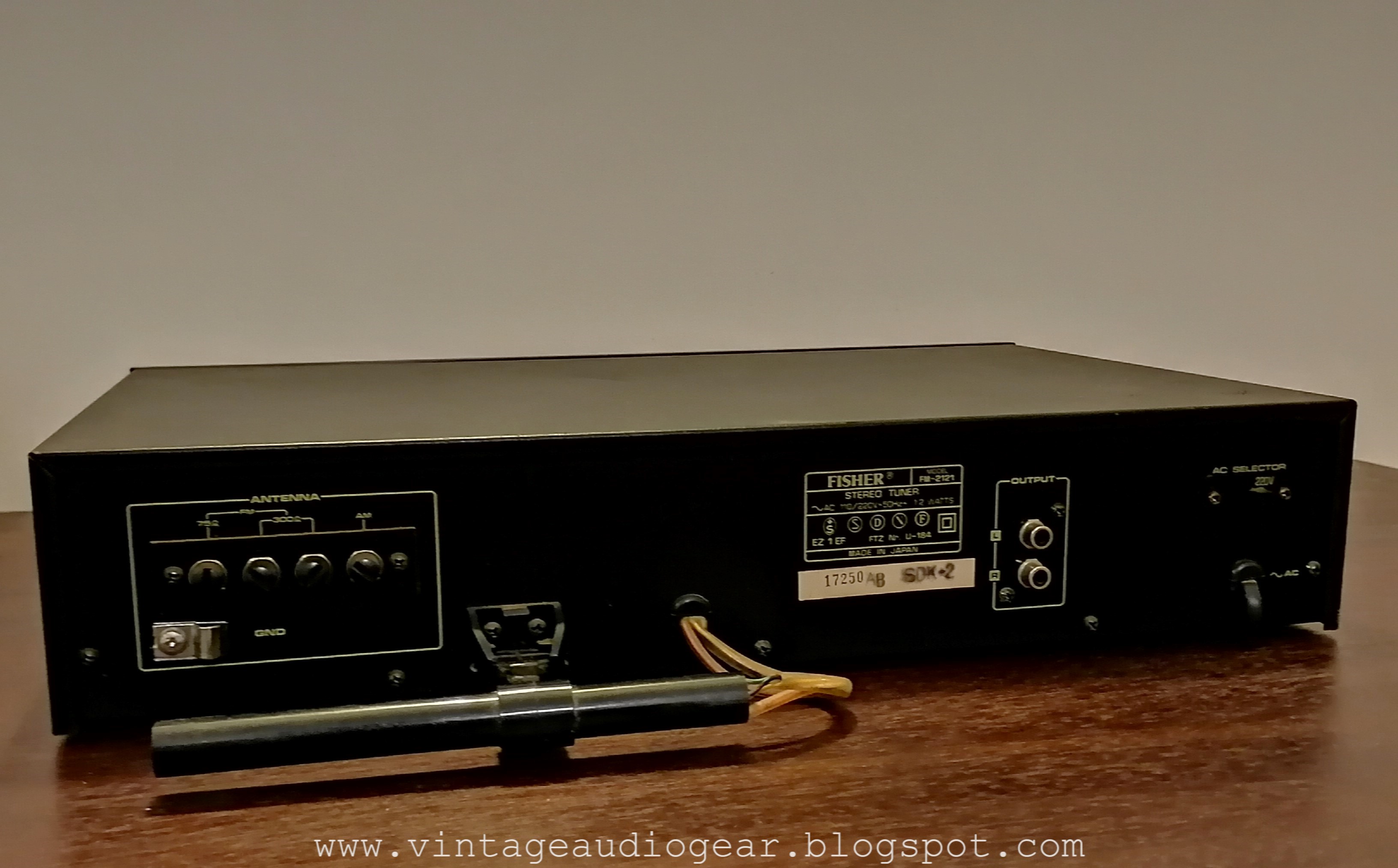 FISHER Analog AM/FM Stereo Tuner Model FM 2121.