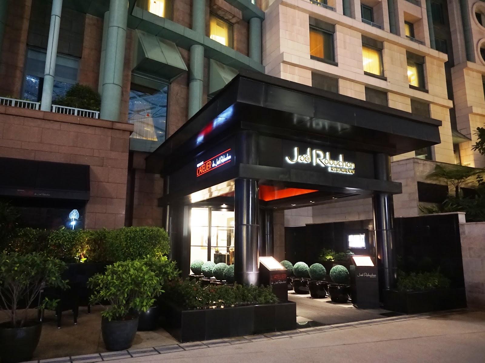 PinkyPiggu: L'Atelier de Joël Robuchon, 2-Michelin Star French Dining ...