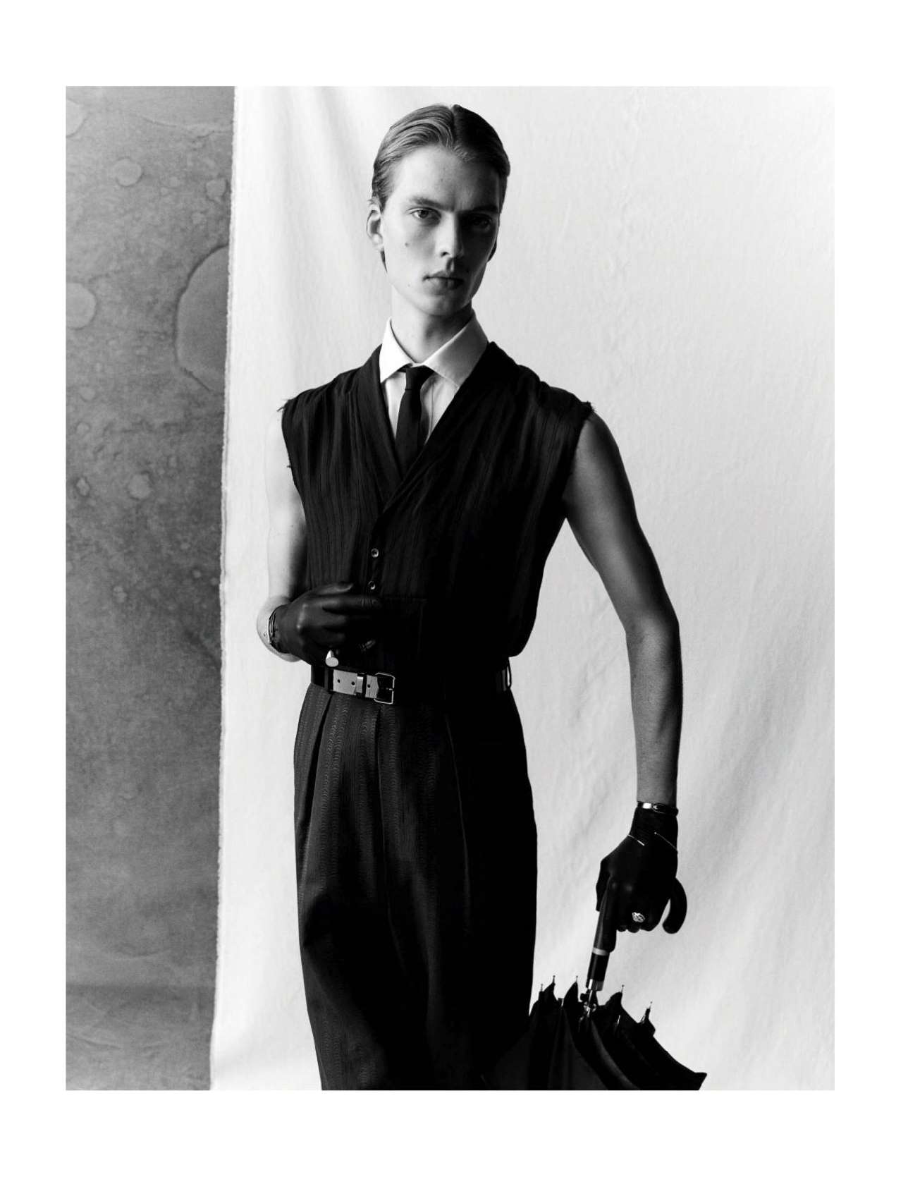 Amit Israeli captura la anatomía del movimiento para Vogue Hommes Paris