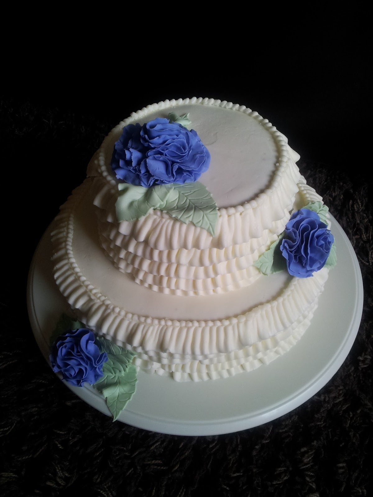Kiddles 'N Bits: Buttercream Ruffle wedding cake