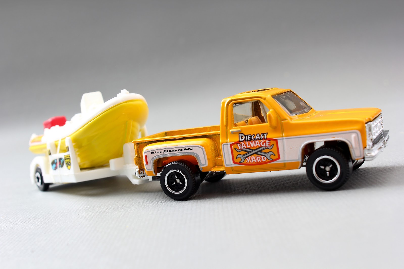 Ian's Diecast: Matchbox: Boat with Trailer