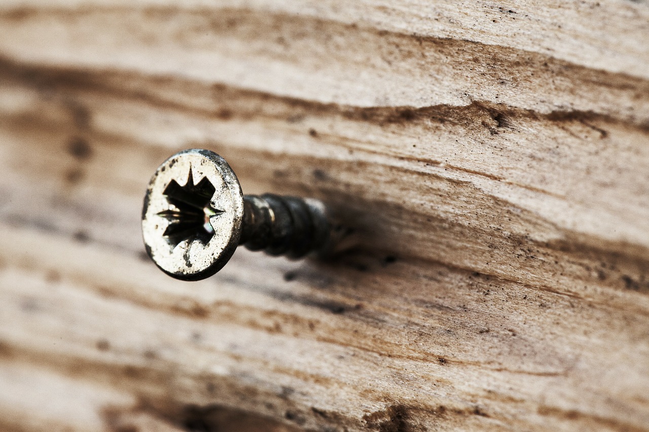 Funky Frugal Mommy: Tips to Select the Right Screw for DIY Woodworking